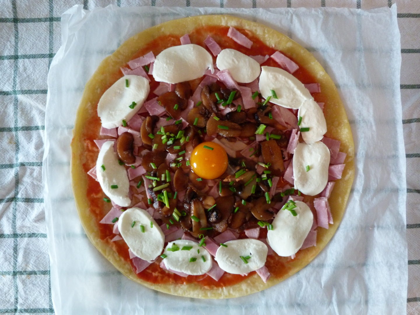 Recette : pizza jambon, champignon & mozzarella – Con-fession