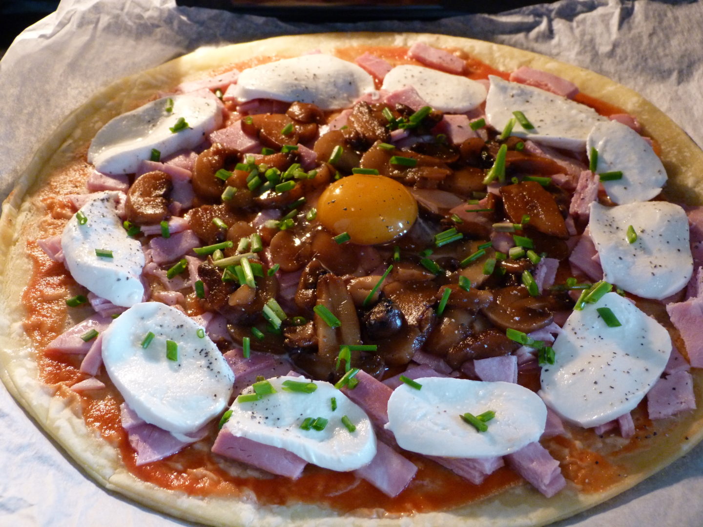 Recette : pizza jambon, champignon & mozzarella – Con-fession